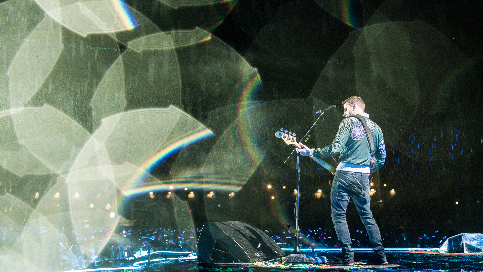 HSR Taoyuan Station Plaza - Coldplay Timeline